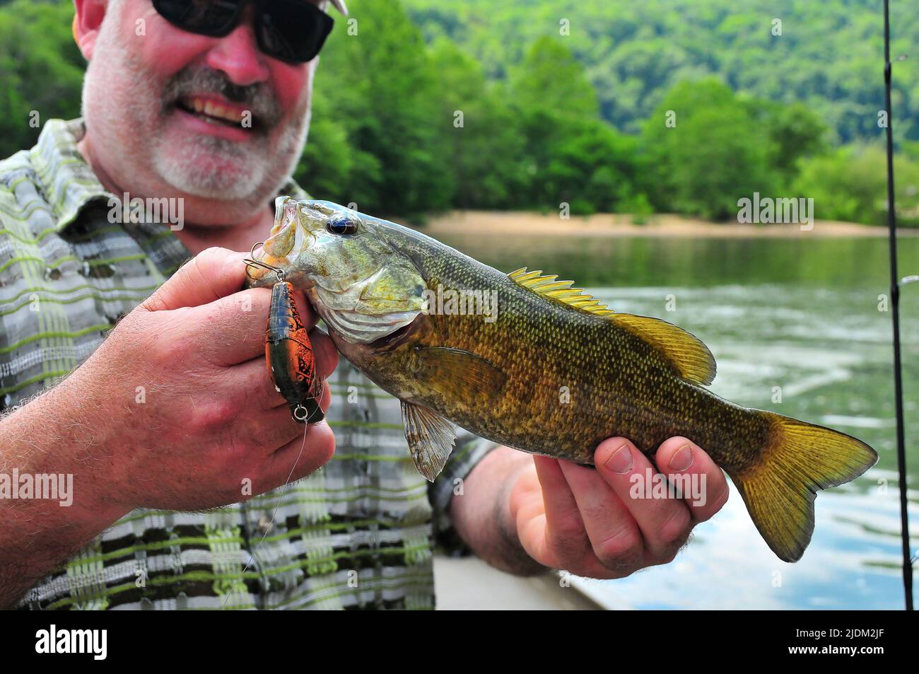 West Virginia's beautiful Kanawha Falls (New River) offer great fishing ...