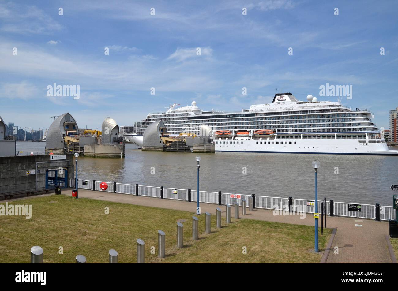 Ship thames barrier hi-res stock photography and images - Alamy