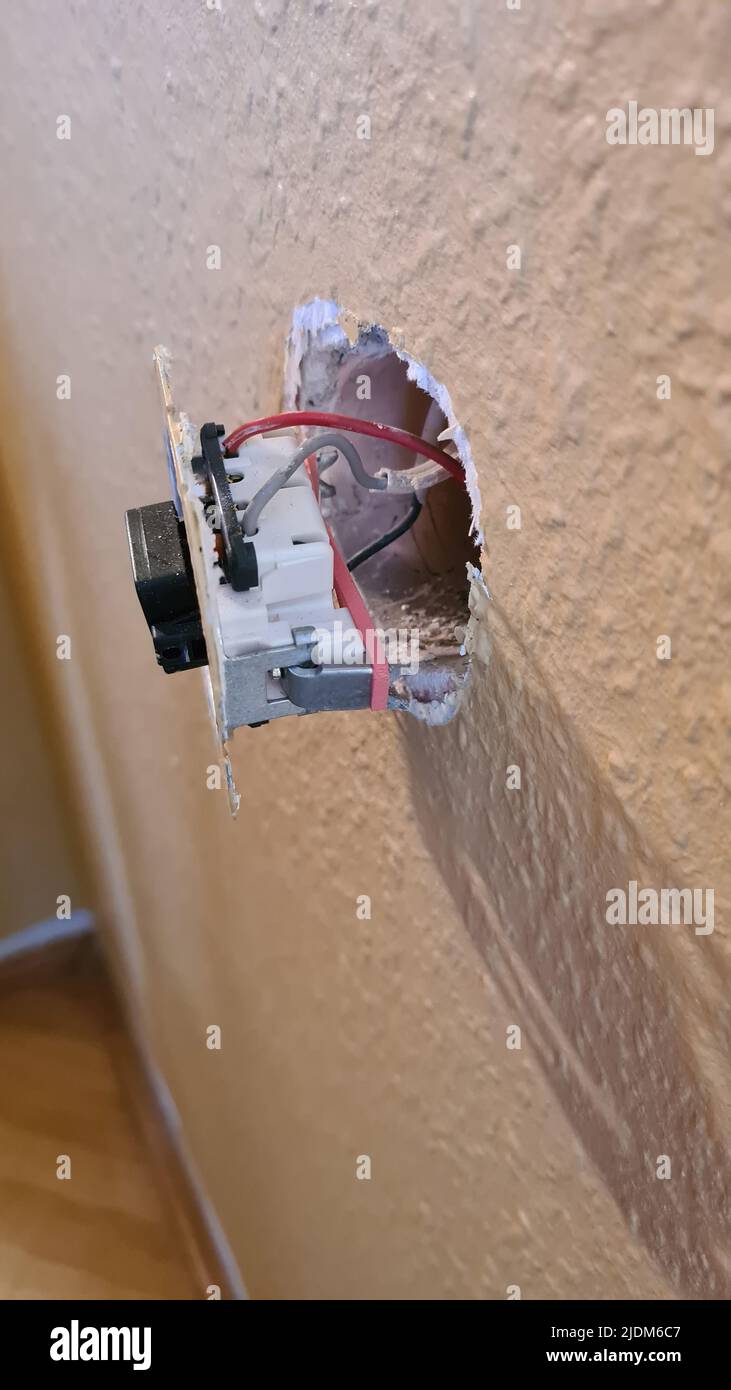 Close-up mounting electric light switch in wall box Stock Photo - Alamy