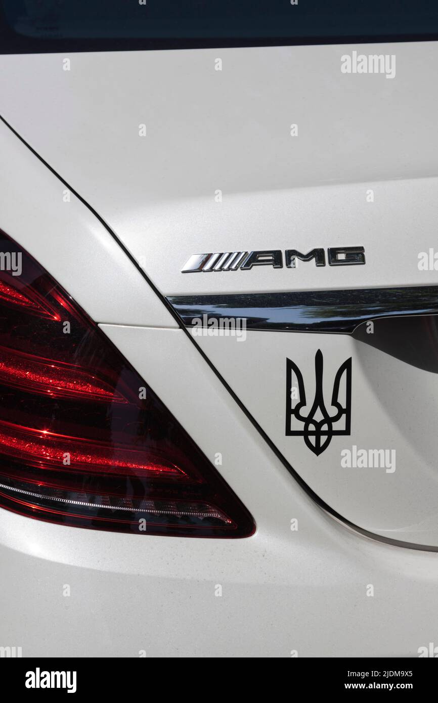 Mercedes benz mascot hi-res stock photography and images - Alamy