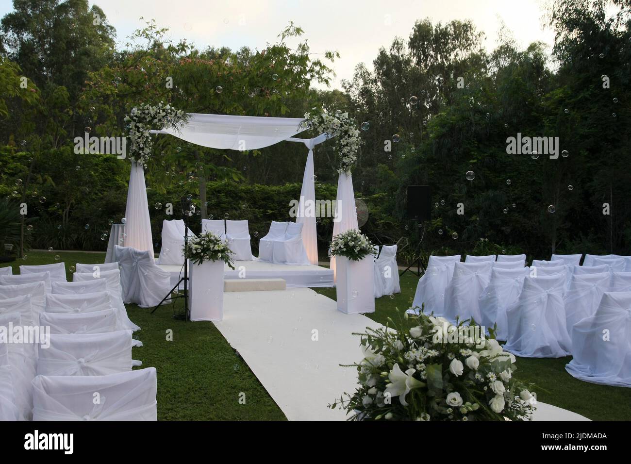 Jewish wedding canopy hi-res stock photography and images - Alamy
