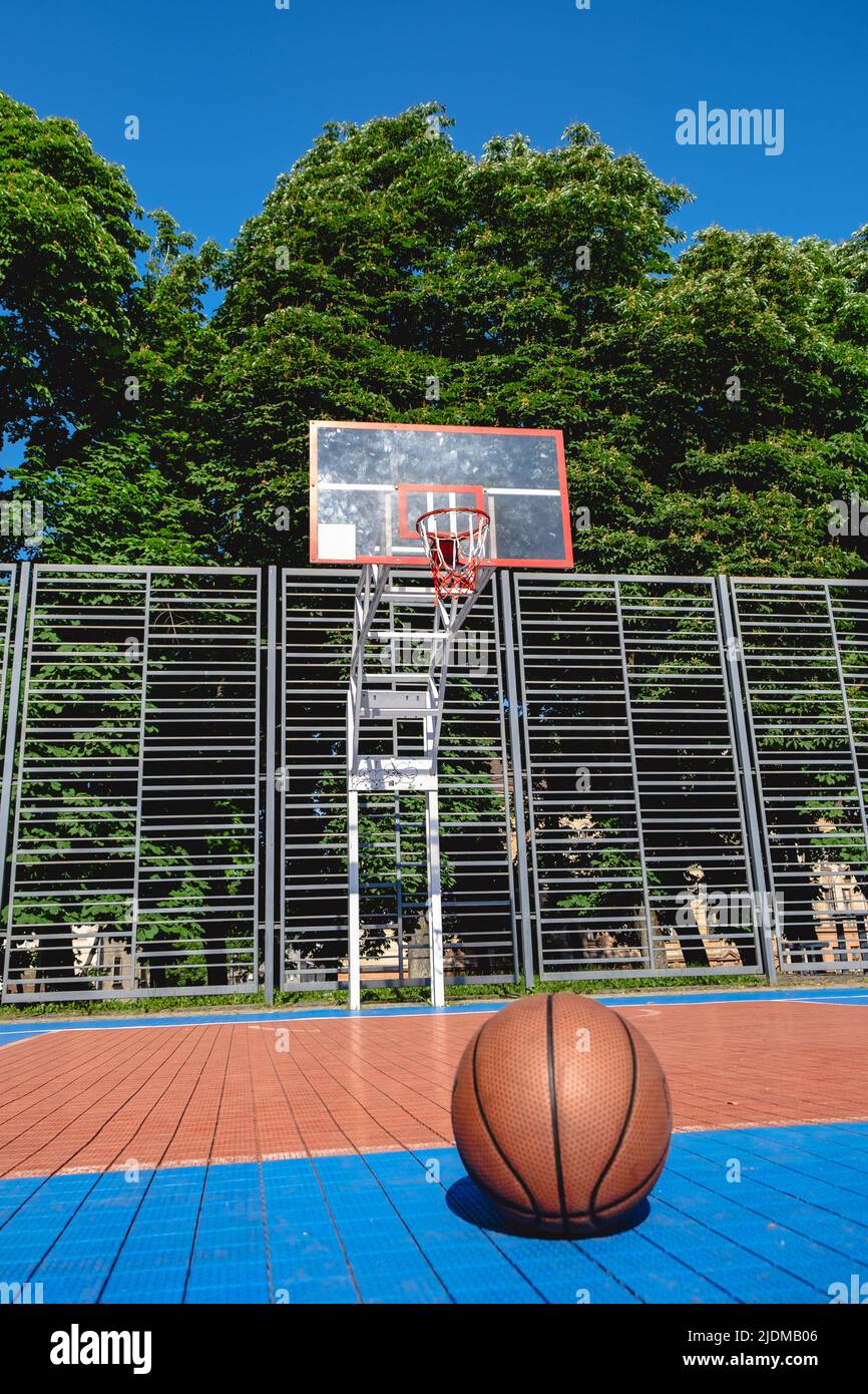 basketball hoop outdoors Stock Photo - Alamy