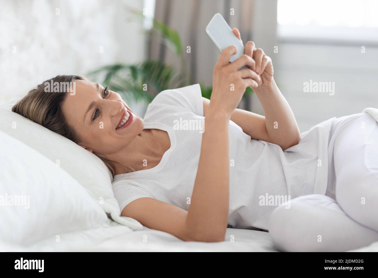 Female friends chatting bedroom hi-res stock photography and images - Alamy