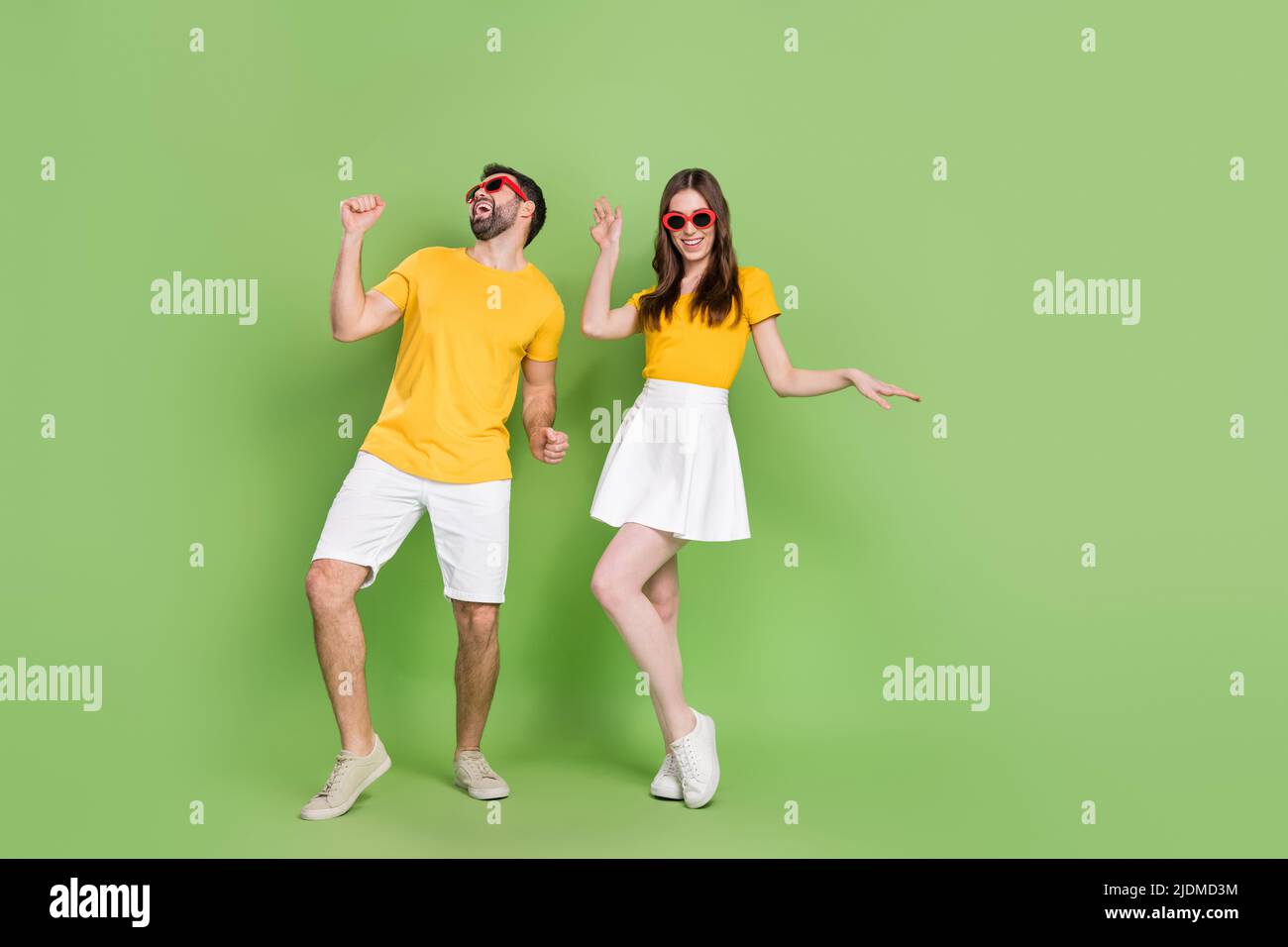 Full body photo of two overjoyed carefree people have fun dancing ...