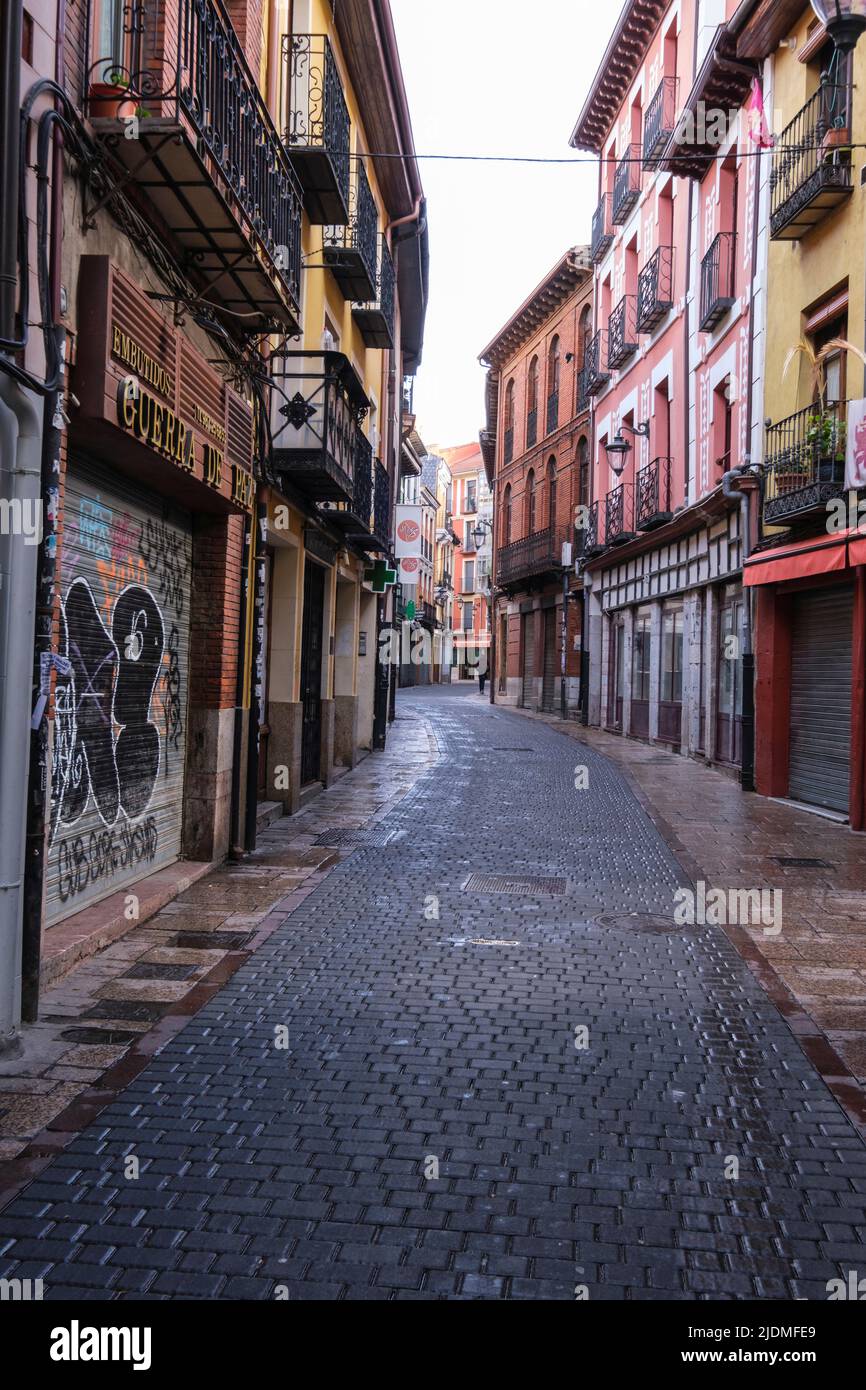 Spain, Leon. Leon y Castilla. Morning Street Scene Stock Photo - Alamy