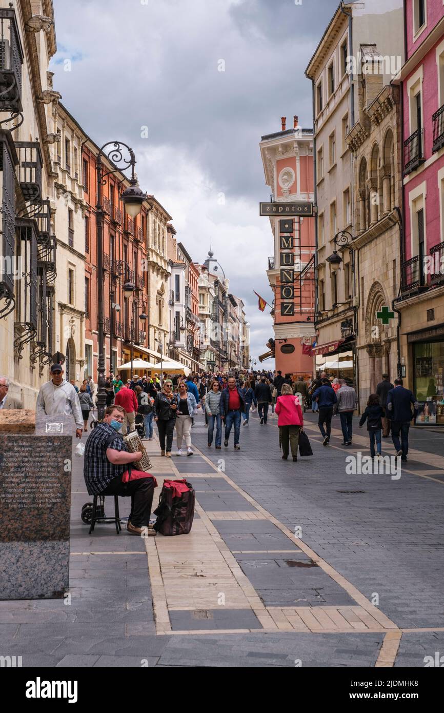 Spain, Leon. Calle Ancha Street Scene Stock Photo - Alamy Spain, Leon. Calle Ancha Street Scene Stock Photo - Alamy