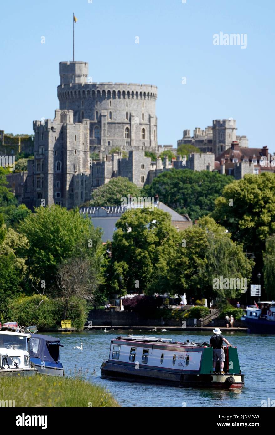 Windsor river narrowboat hi-res stock photography and images - Alamy