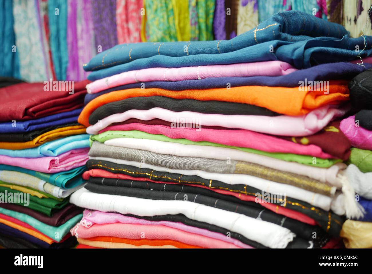 Yellow table cloths hi-res stock photography and images - Alamy