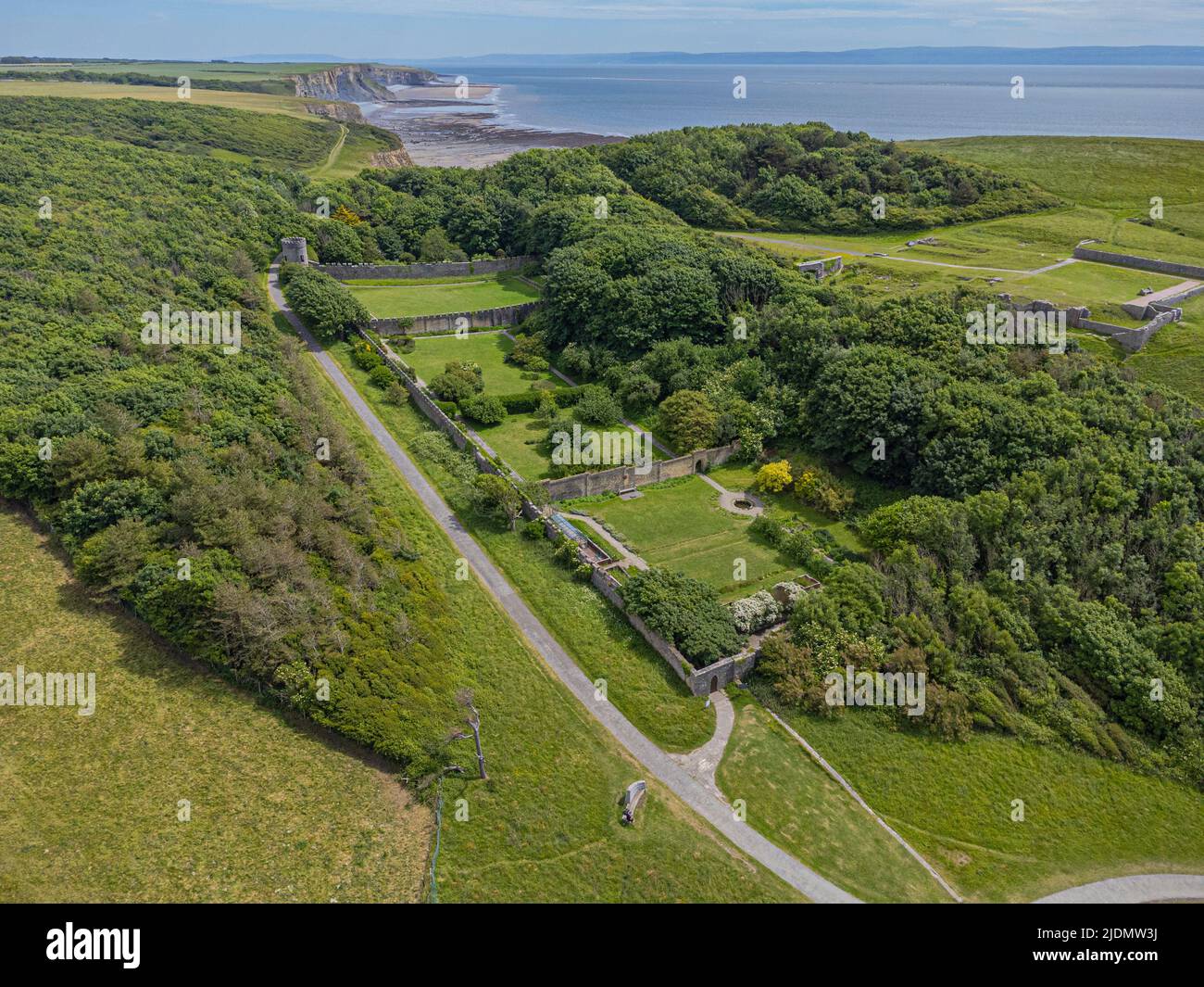 Welsh prehistoric castle hi-res stock photography and images - Alamy