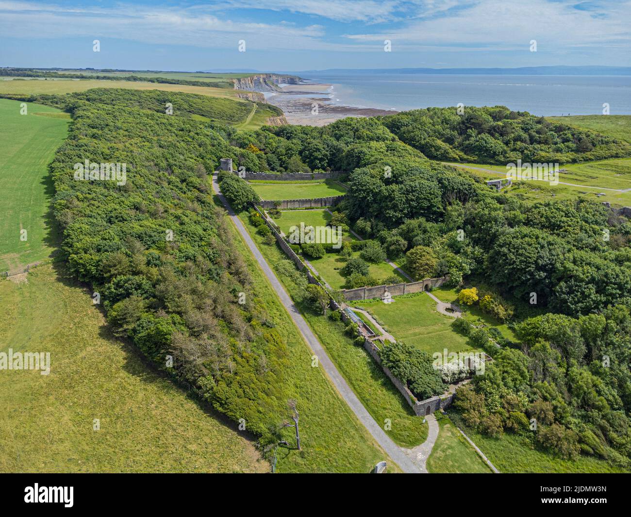 Welsh prehistoric castle hi-res stock photography and images - Alamy