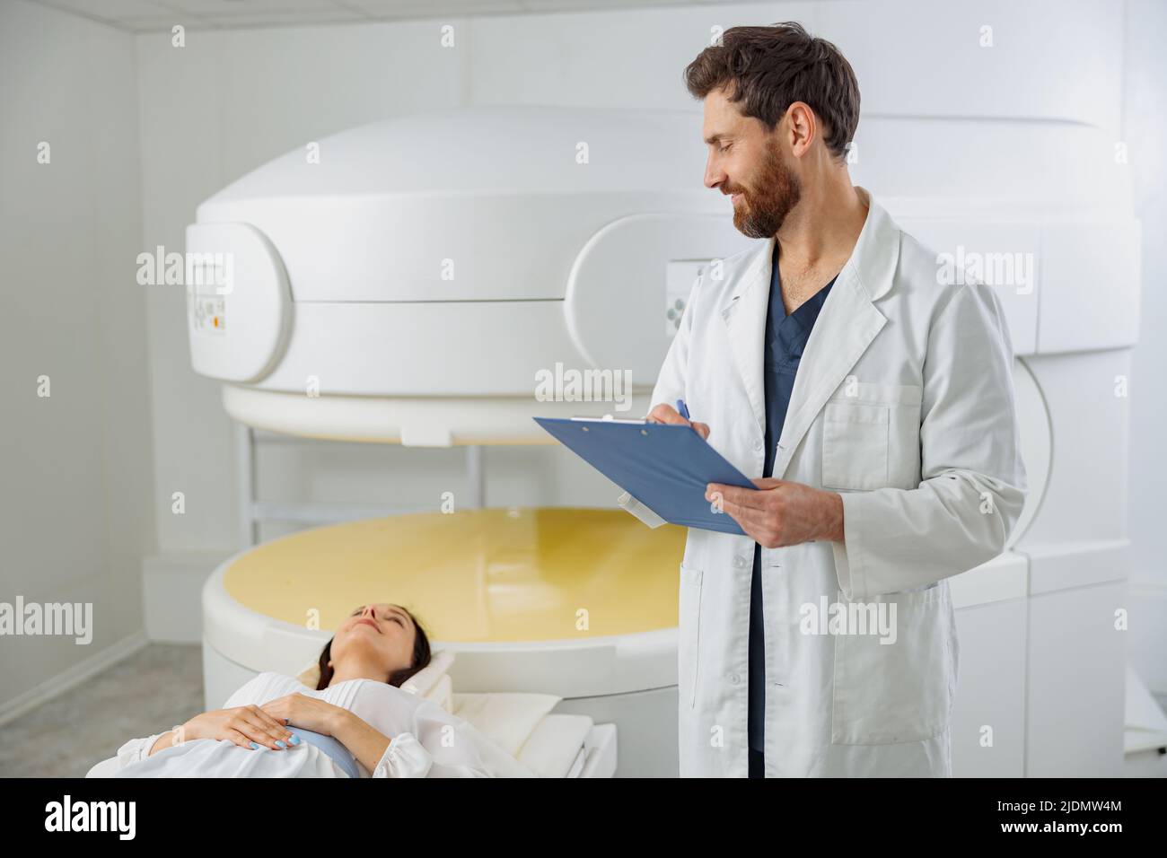 Pet scan machine hi-res stock photography and images - Alamy