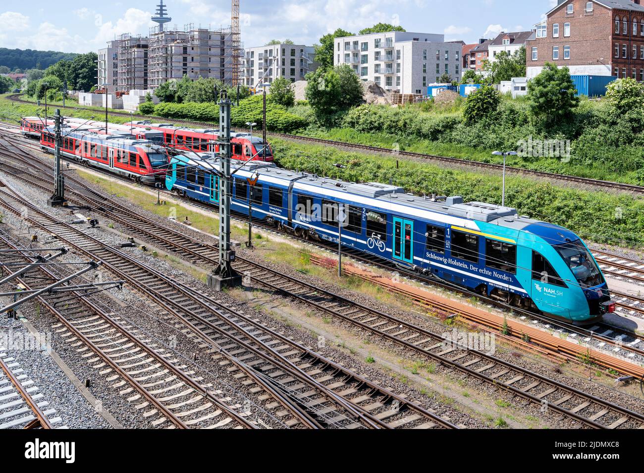 DB Regio Alstom Coradia LINT 41 train in NAH.SH livery at Kiel main ...