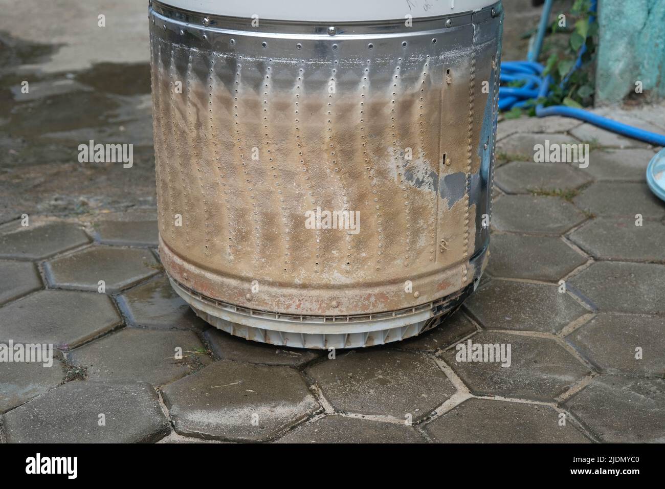 Parts and accessories inside of machine for washing clothes that have ...