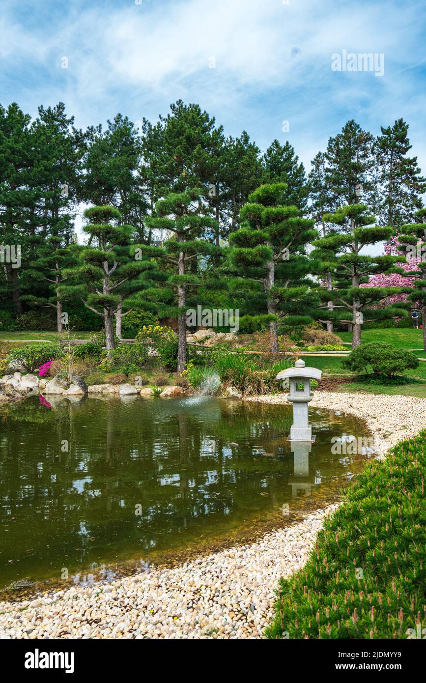 Idyllic landscape of Japanese garden. Traditional japanese stone garden ...