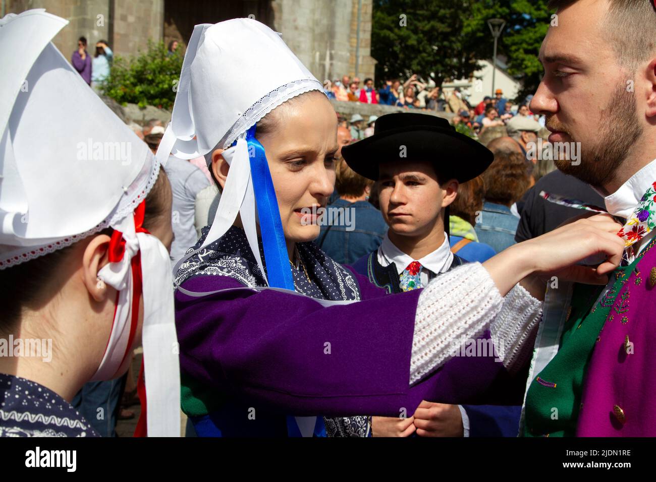 Breton dancers in traditional costume and headdresses Stock Photo - Alamy