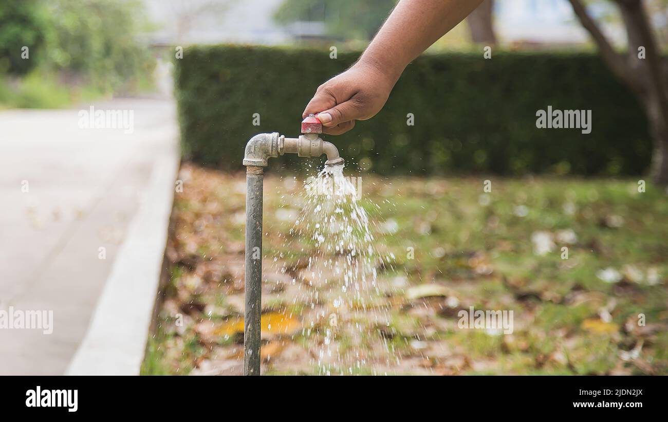 Turn off the tap hi-res stock photography and images - Alamy