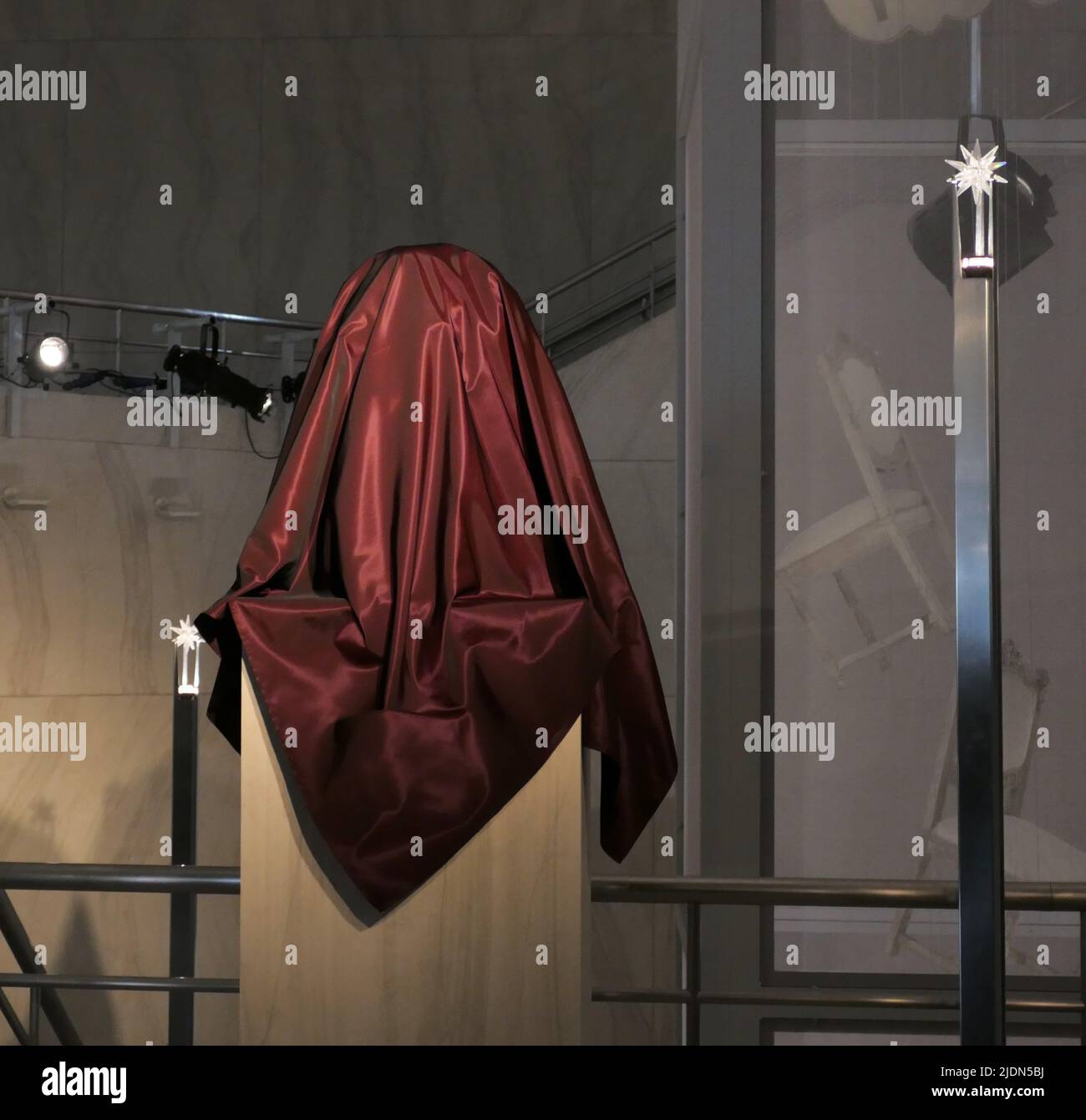 Giorgio strehler scultura di wolfgang alexander kossuth hi-res stock ...