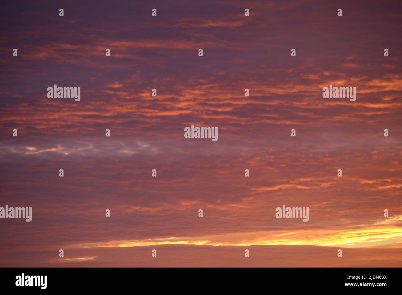 Spreading sun rays hi-res stock photography and images - Alamy