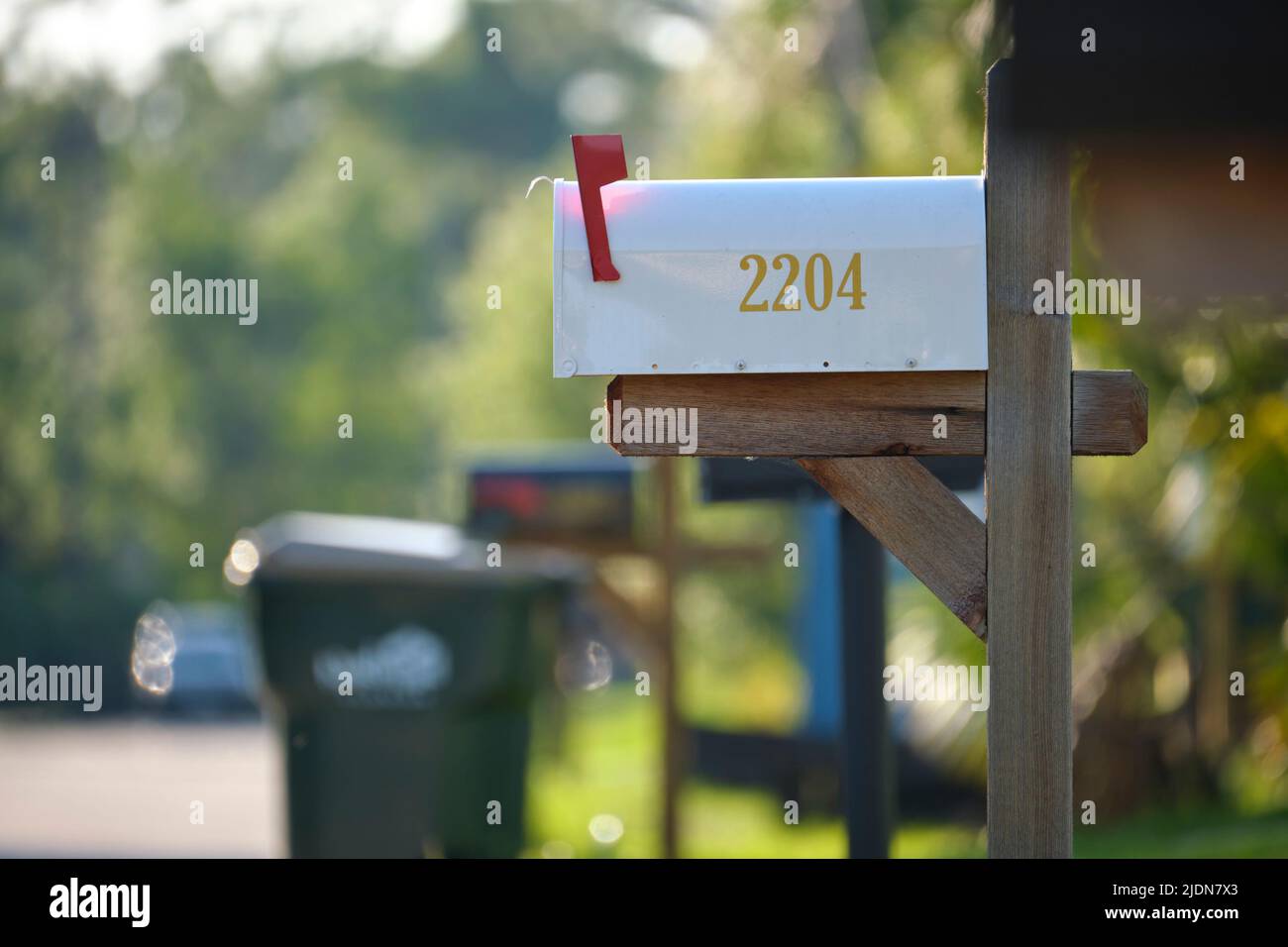 American outdoor metal mailbox hi-res stock photography and images - Alamy