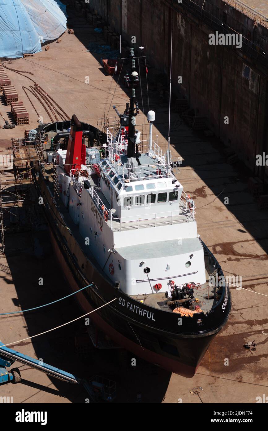 Twin tractor tug hi-res stock photography and images - Alamy