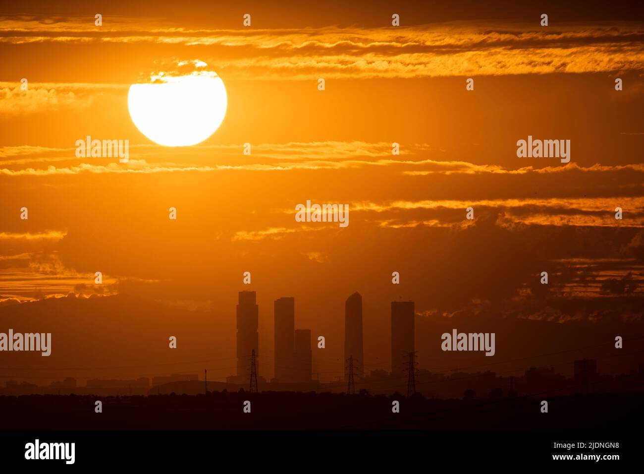 Skyscrapres hi-res stock photography and images - Alamy