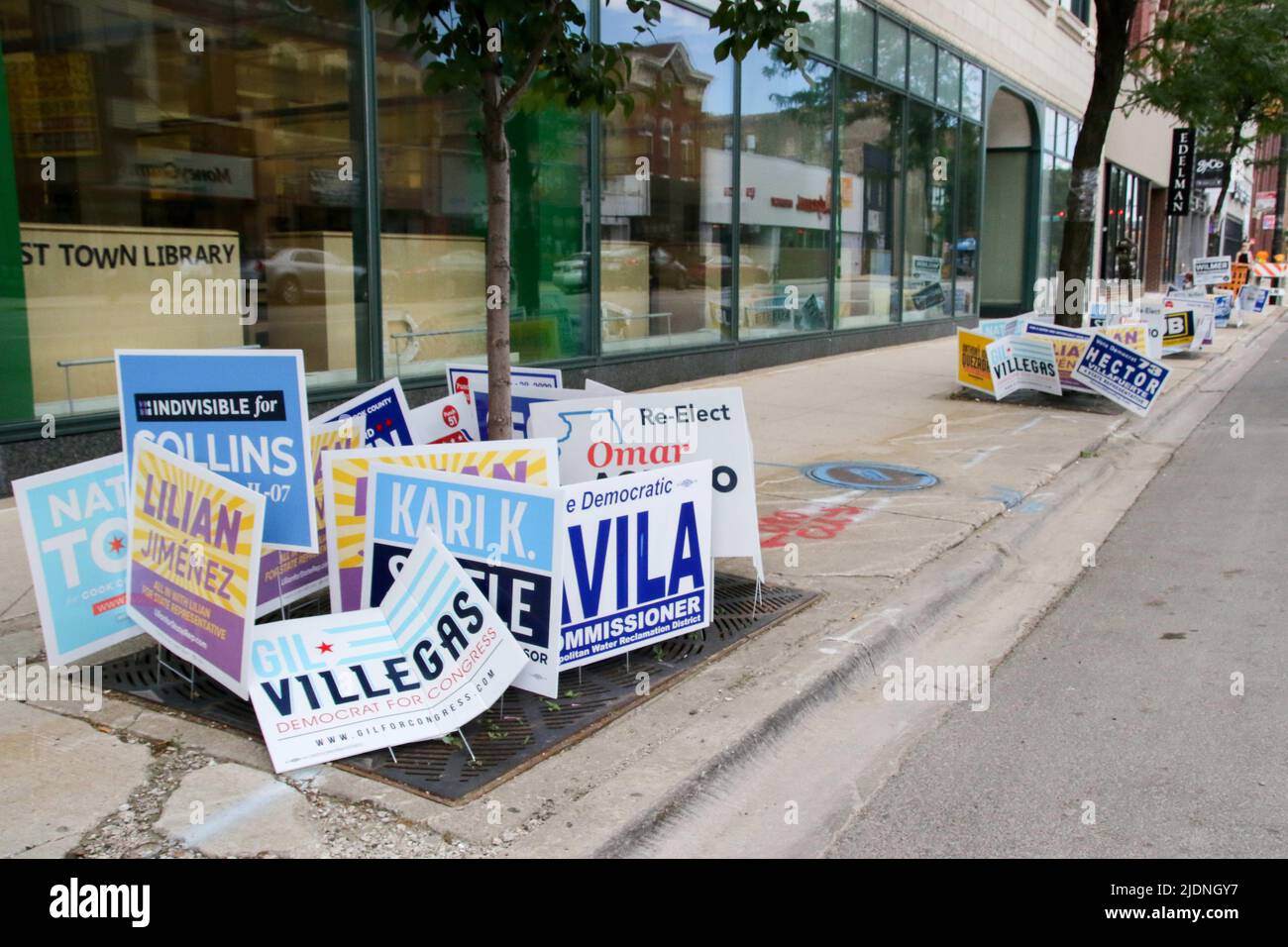 Chicago Usa 22nd June 2022 Campaign Signs Crowd The Sidewalk In
