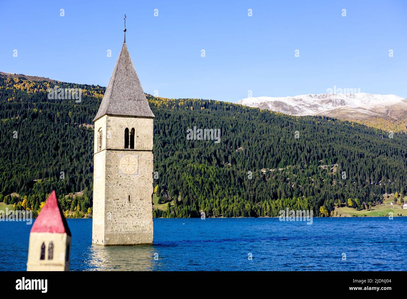Kirchturm im See Stock Photo - Alamy