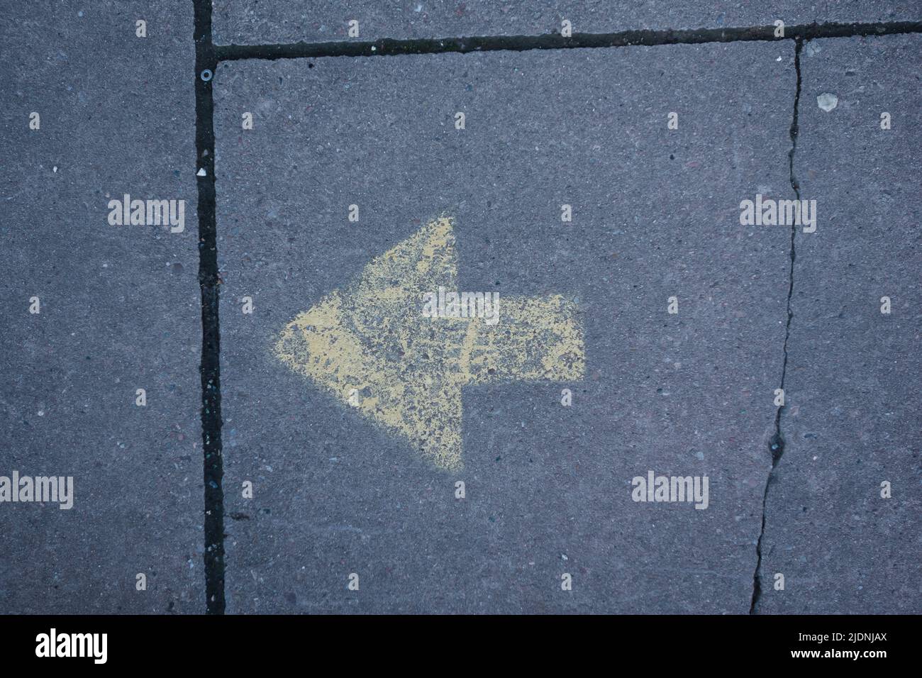 White arrow painted on pavement hi-res stock photography and images - Alamy