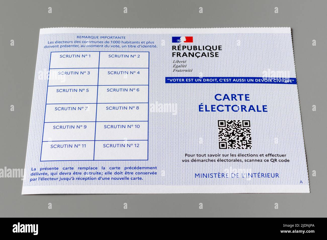 Voter card in France. New card 2022 with QR Code Stock Photo - Alamy