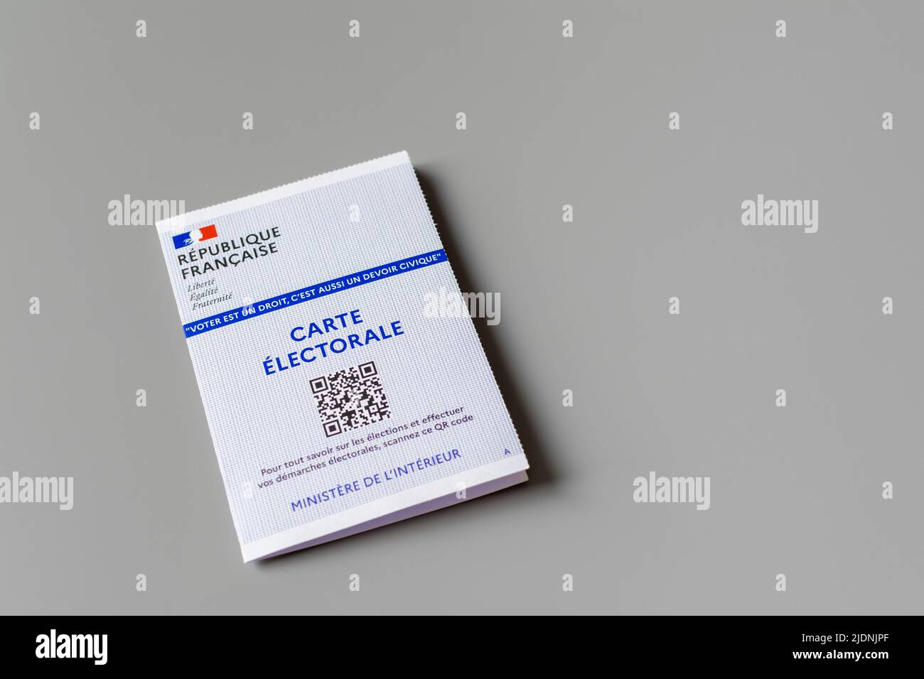 Voter card in France. New card 2022 with QR Code Stock Photo - Alamy