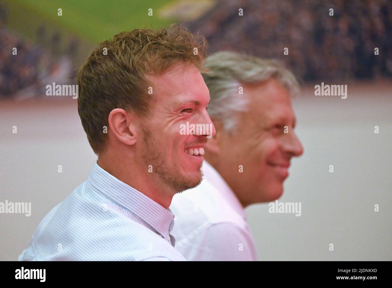 coach Julian NAGELSMANN (FC Bayern Munich) hi: media director Stefan ...