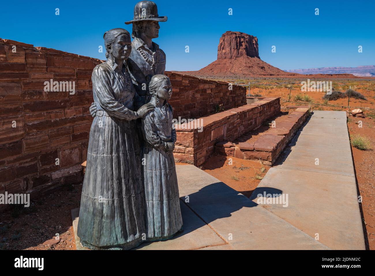 Navajo family statue hi-res stock photography and images - Alamy