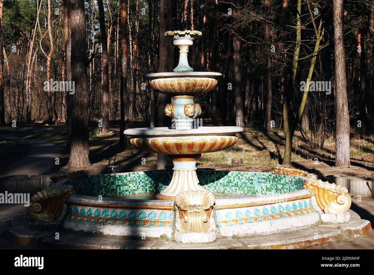 Fountain in city slow motion hi-res stock photography and images - Alamy