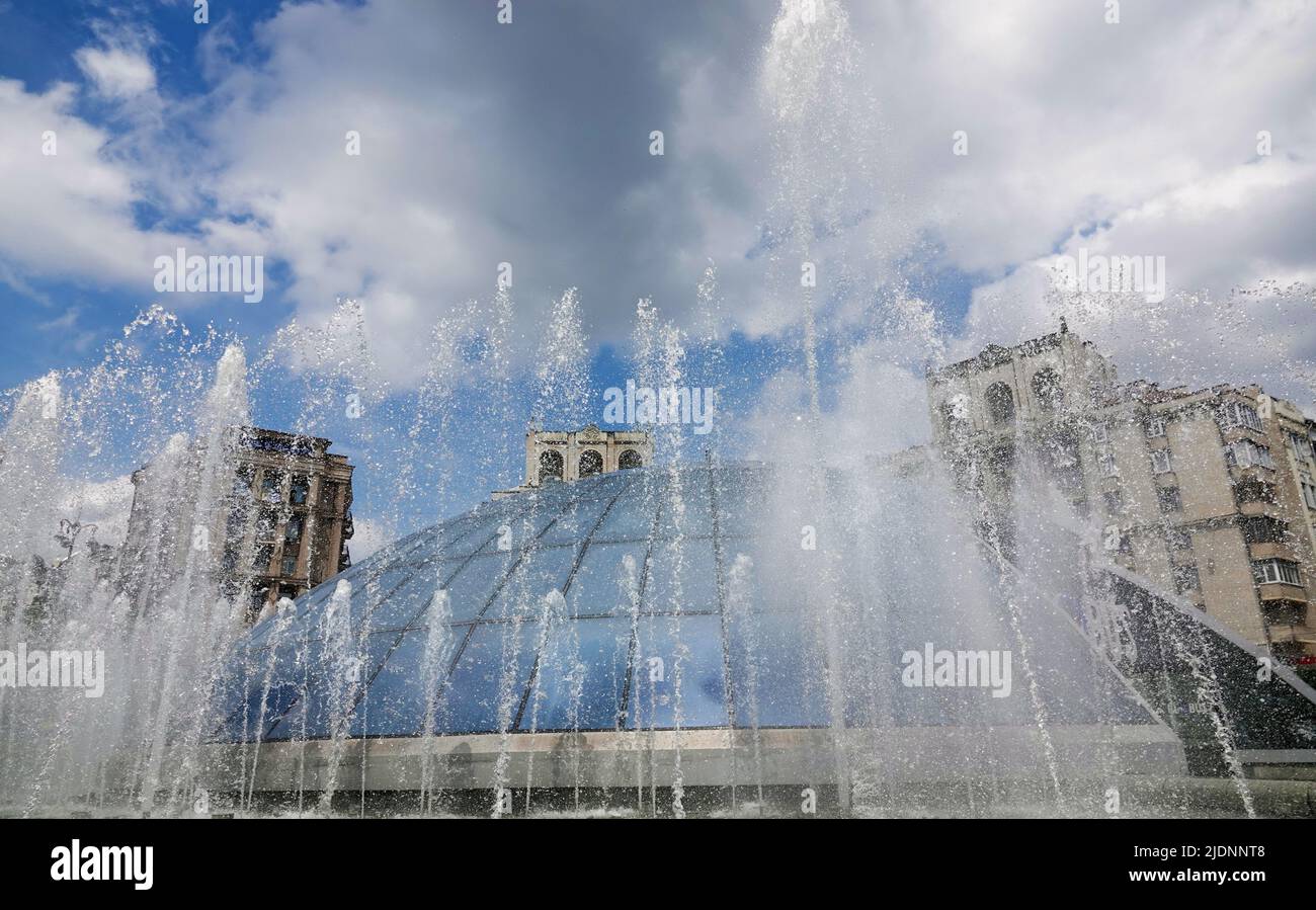 Fountain shooting water hi-res stock photography and images - Alamy