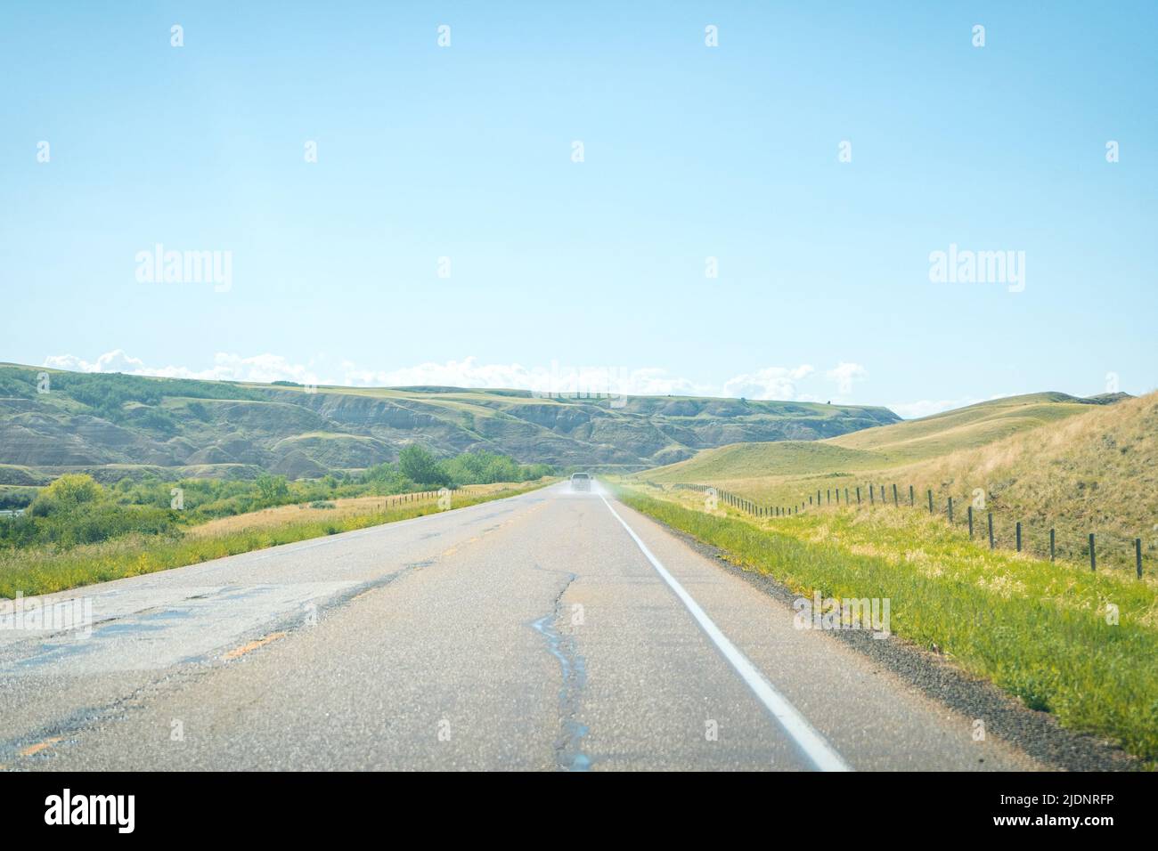 Day night mountains flat hi-res stock photography and images - Alamy