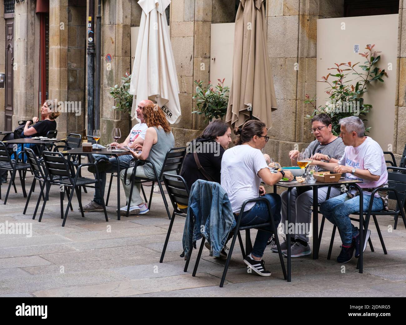 Cafe street scene hi-res stock photography and images - Alamy