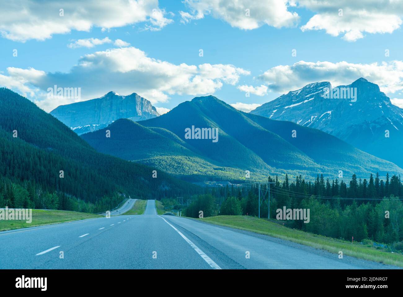 Long distance road hi-res stock photography and images - Alamy