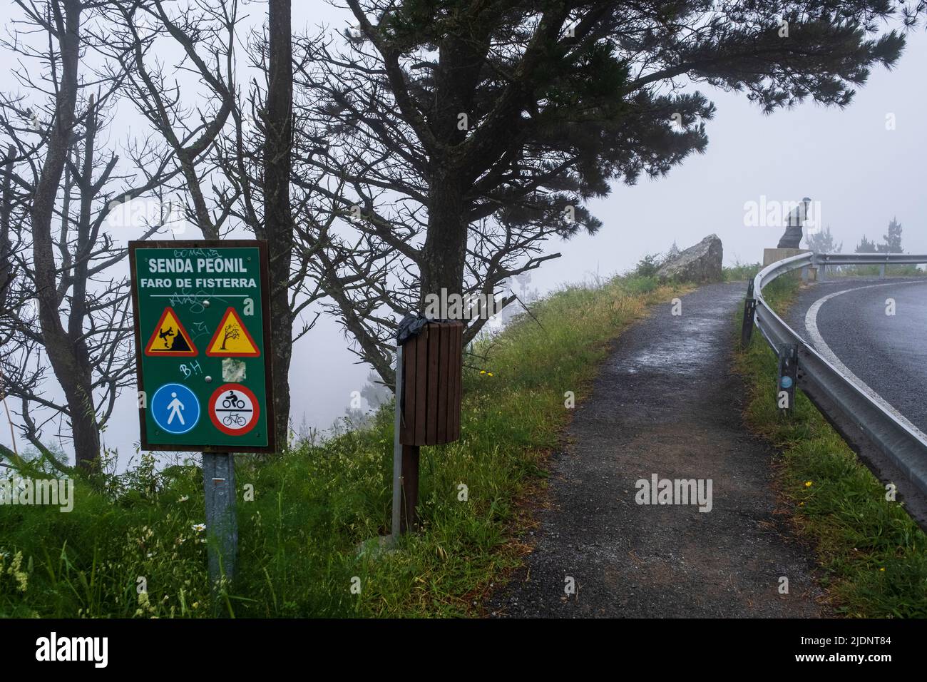 Fog warning sign hi-res stock photography and images - Alamy