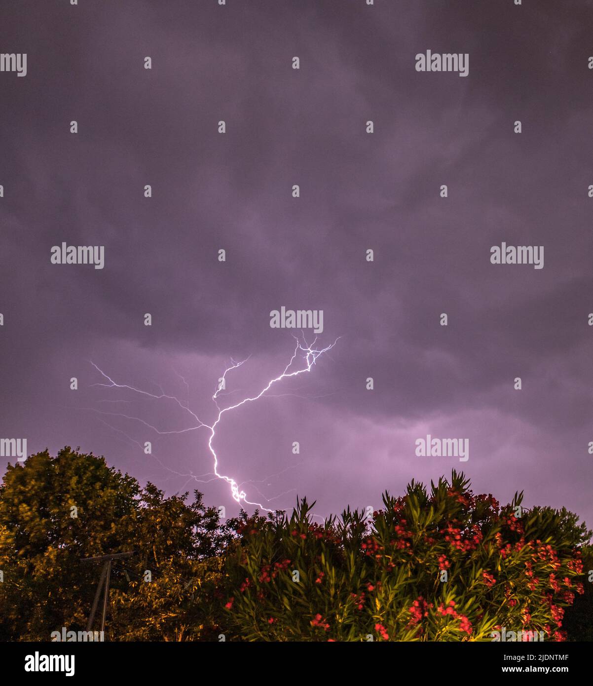 Soir d'orage et de coups de foudre Stock Photo - Alamy