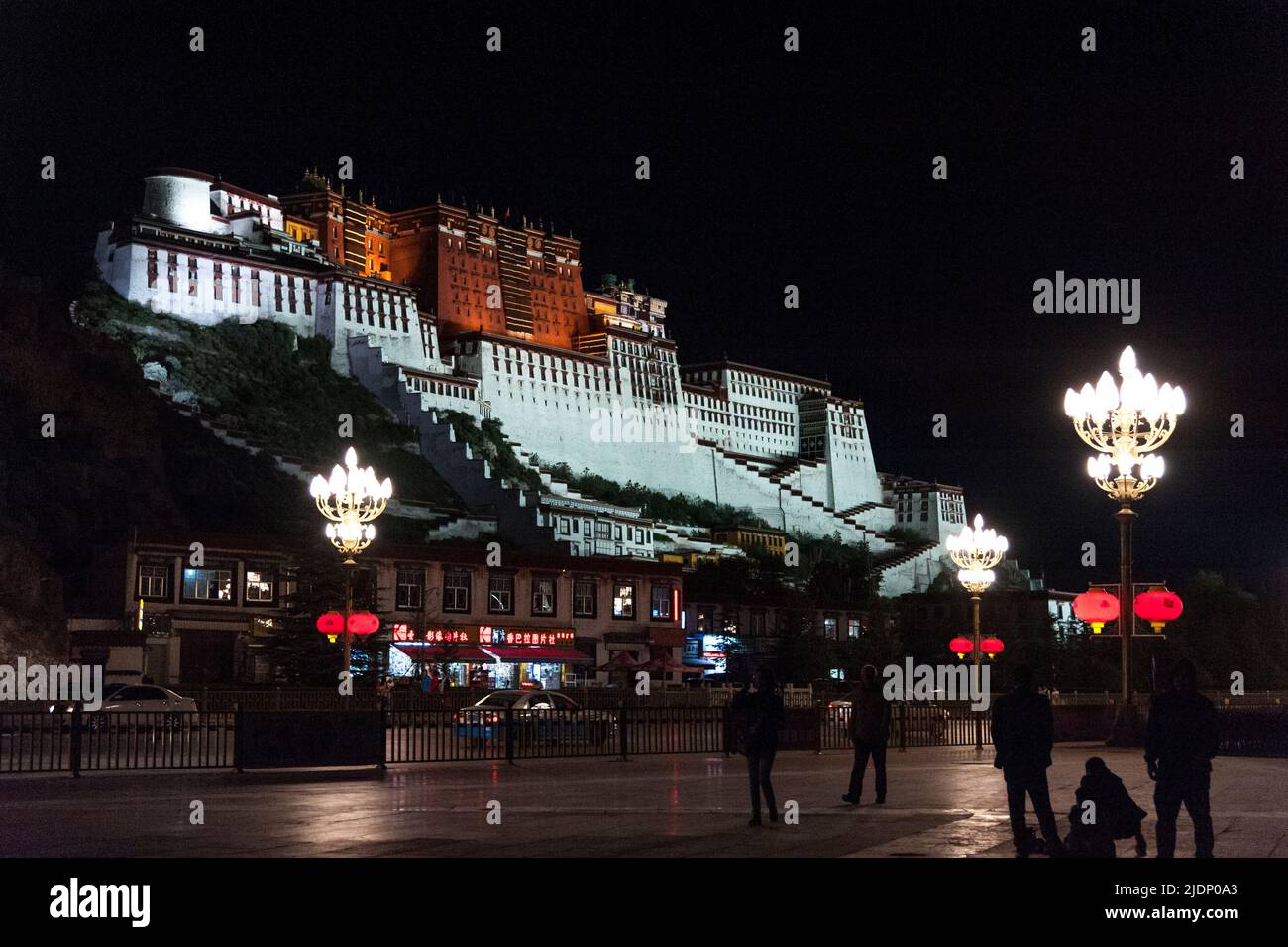 The Magnificent Potala Palace in Lhasa, home of the Dalai Lama before ...
