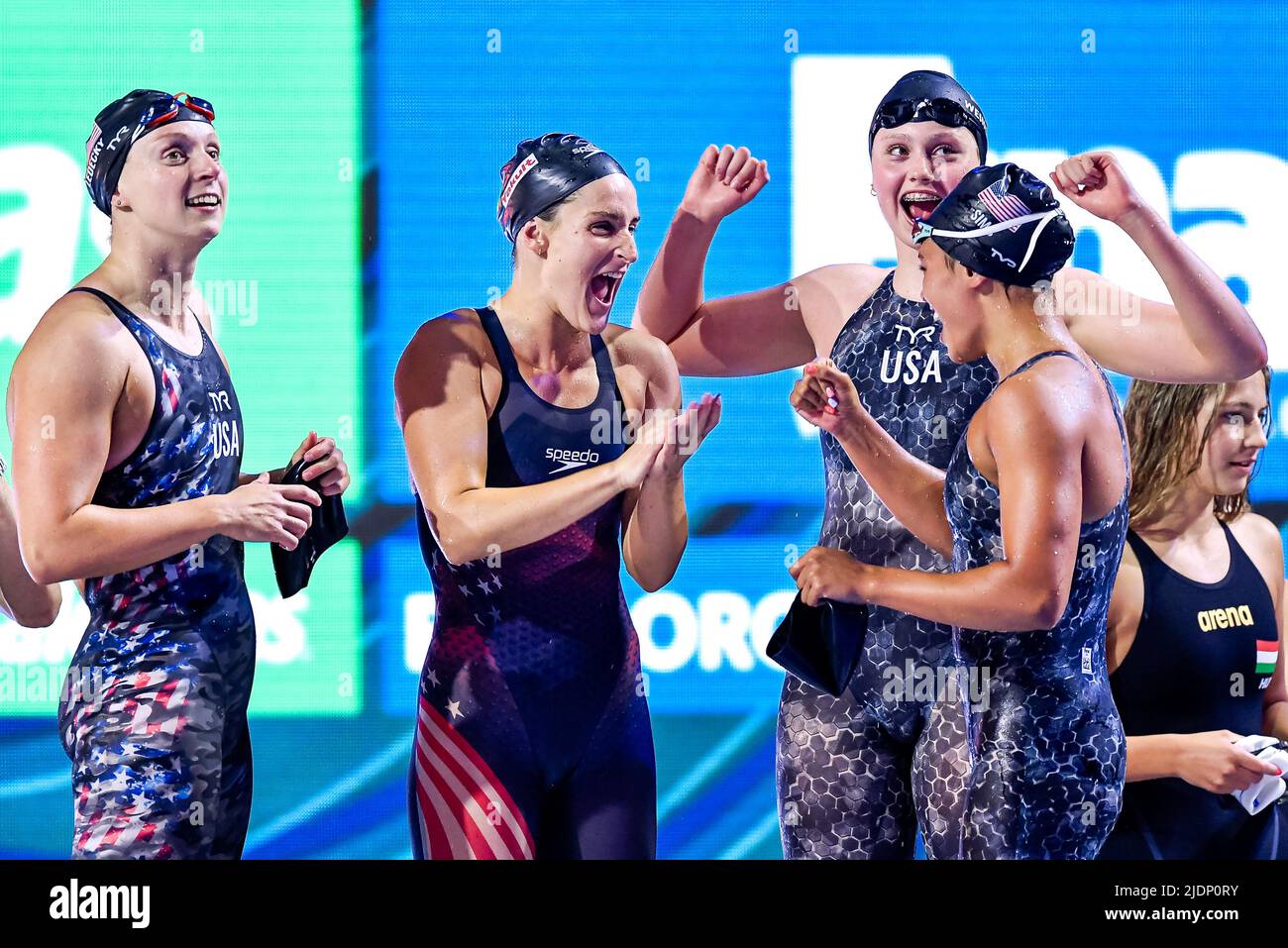 Sims bella celebrating gold medal hi-res stock photography and images ...