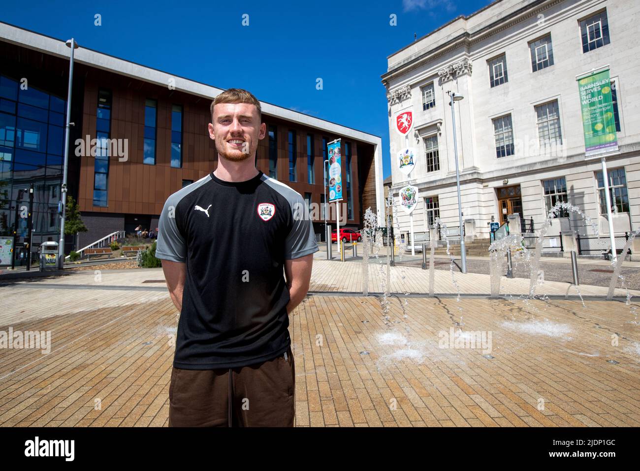 Robbie Cundy signs for Barnsley FC on a two year deal Stock Photo - Alamy