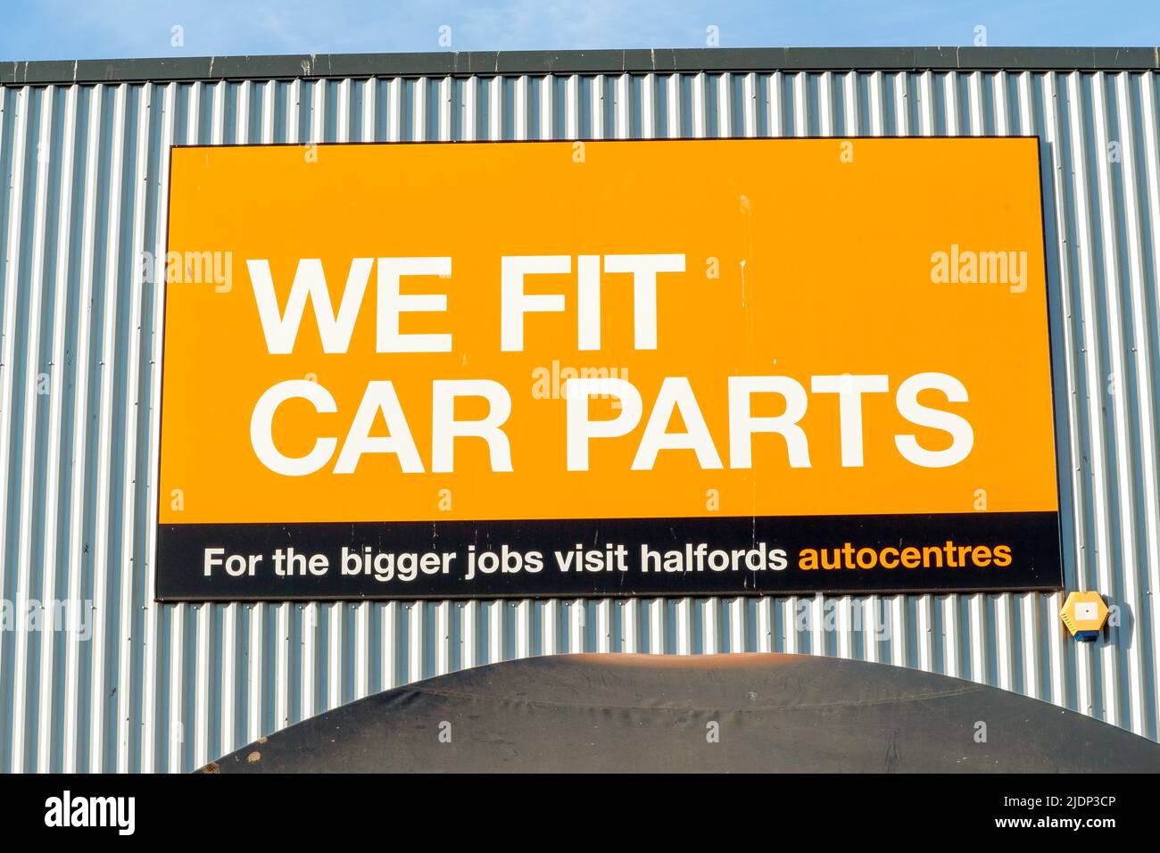 Halfords logo hi-res stock photography and images - Alamy