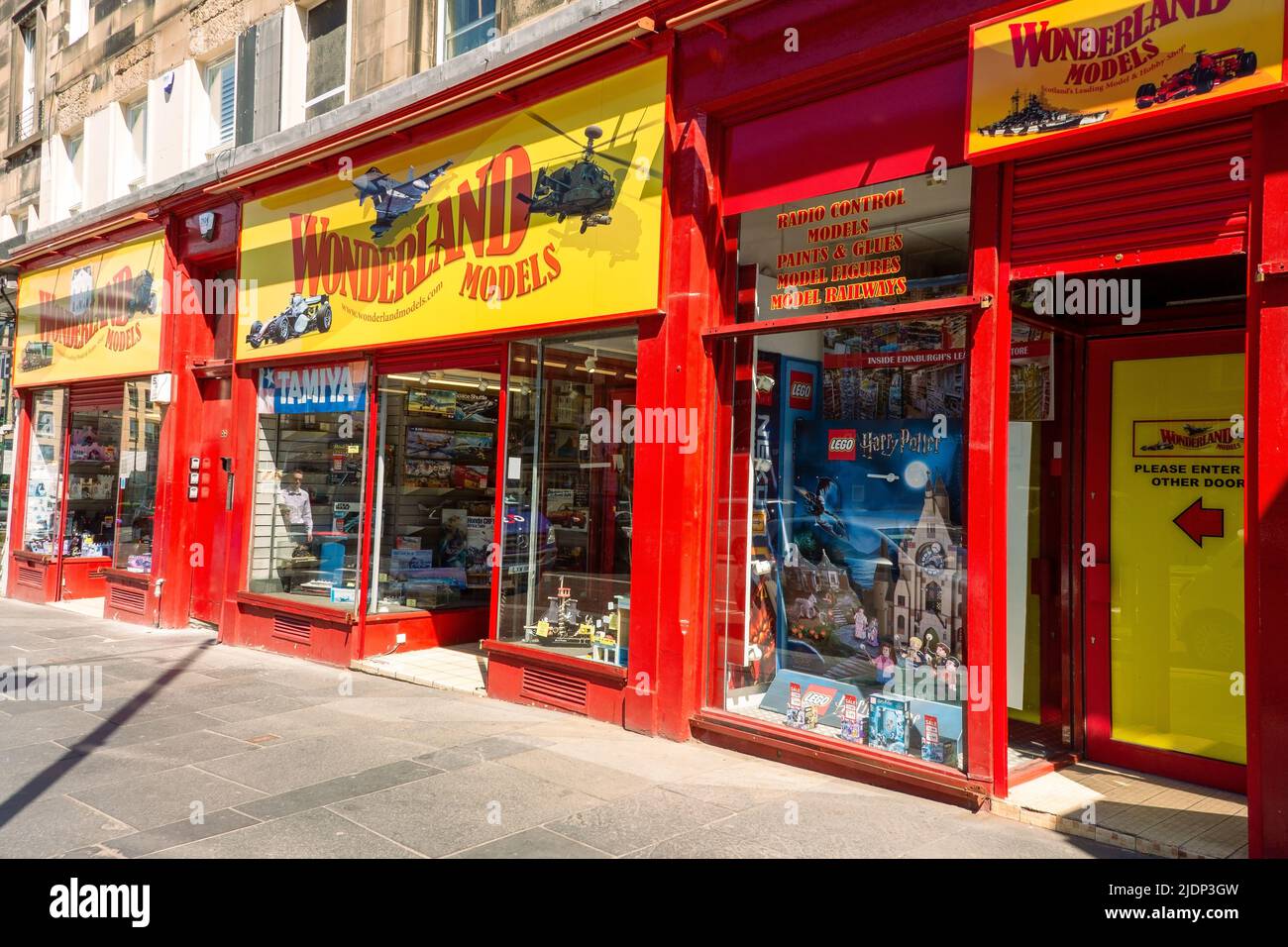 Wonderland Model Shop for buying different models of Aircraft, Boats ...