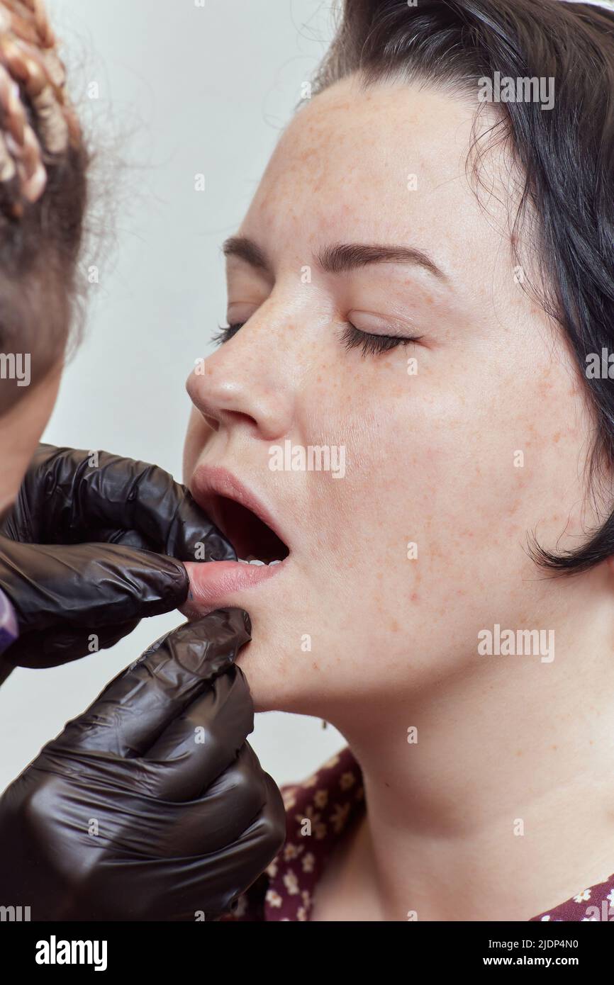 Tongue frenulum hi-res stock photography and images - Alamy