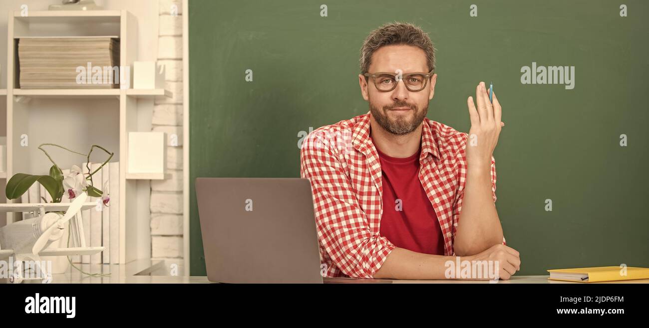 College tutor with student hi-res stock photography and images - Alamy