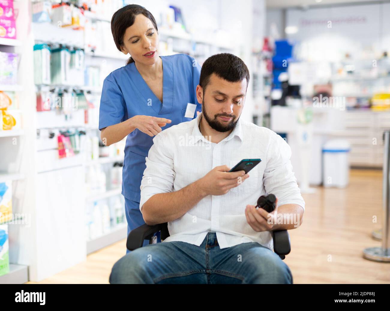 Pharmacist helping man hi-res stock photography and images - Alamy