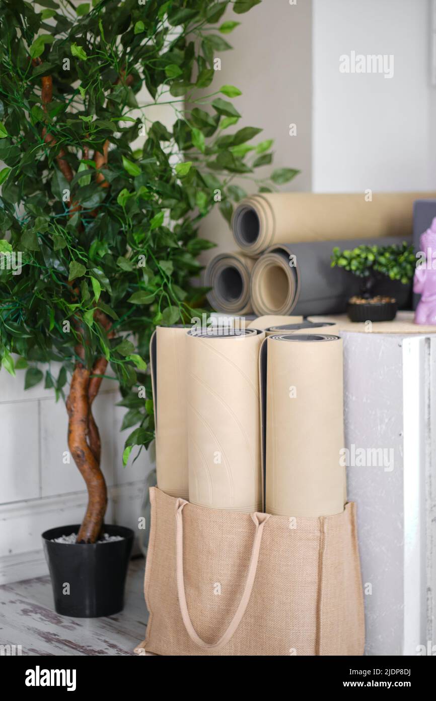 Set design yoga mats hi-res stock photography and images - Alamy