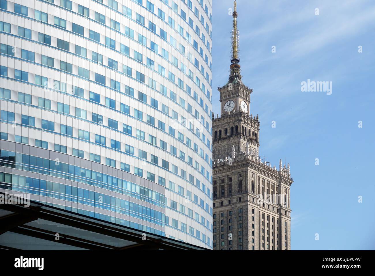 Modern office building warsaw hi-res stock photography and images - Alamy