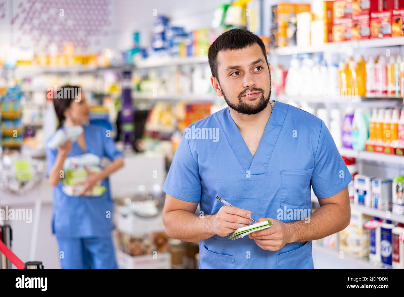 Portrait of male druggist in drugstore Stock Photo - Alamy